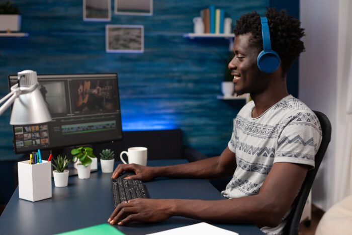 How to vlog: a guide to start vlogging | HookSounds