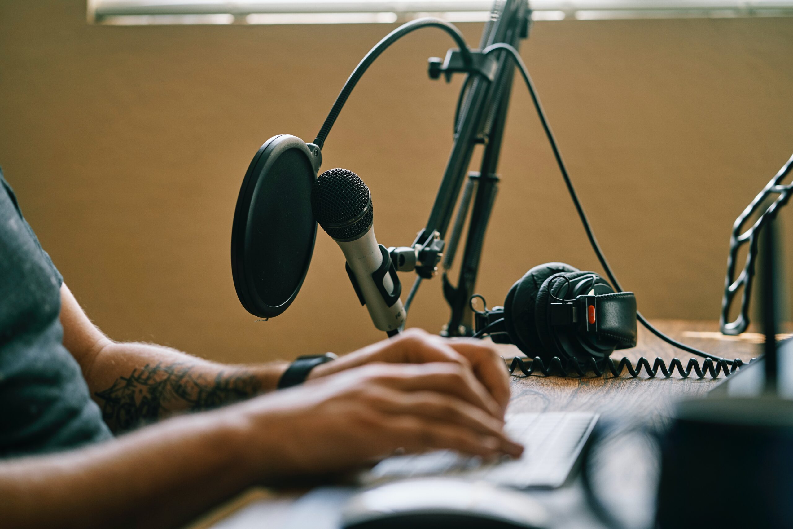 Elevate Your Podcasting Game: The Perfect Setup | HookSounds